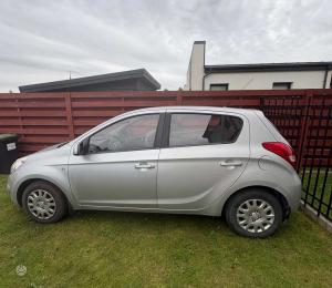 Grey Hyundai i20 2012 in Klaipeda, with an engine capacity of 1.25 L and mileage of 158 thousand km for 1600 €, photo 3 on AUTOMOTO.COM.LV