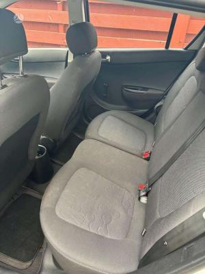Grey Hyundai i20 2012 in Klaipeda, with an engine capacity of 1.25 L and mileage of 158 thousand km for 1600 €, photo 4 on AUTOMOTO.COM.LV