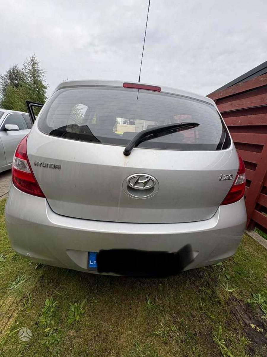 Grey Hyundai i20 2012 in Klaipeda, with an engine capacity of 1.25 L and mileage of 158 thousand km for 1600 €, photo 7 on AUTOMOTO.COM.LV