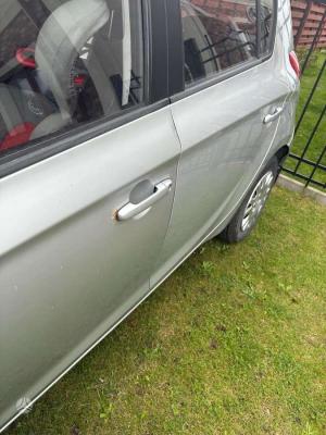 Grey Hyundai i20 2012 in Klaipeda, with an engine capacity of 1.25 L and mileage of 158 thousand km for 1600 €, photo 8 on AUTOMOTO.COM.LV