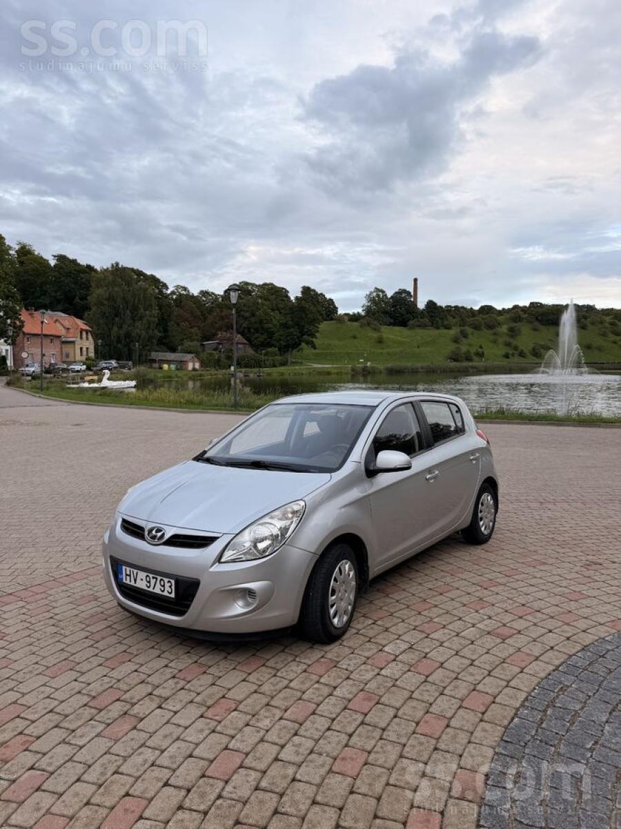 Pelēks Hyundai i20 2012 Talsi, ar dzinēja tilpumu 1.40 L un nobraukumu 225 tūkst. km par 1700 €, foto 1 vietnē AUTOMOTO.COM.LV