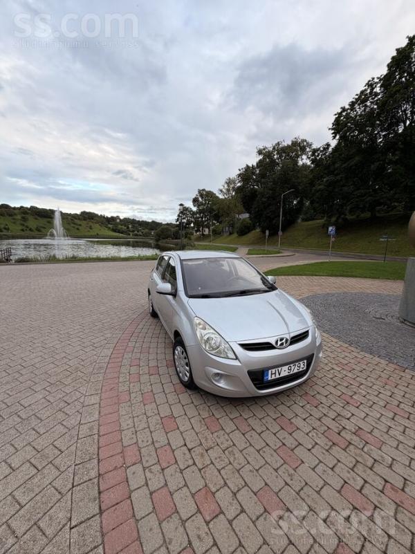 Pelēks Hyundai i20 2012 Talsi, ar dzinēja tilpumu 1.40 L un nobraukumu 225 tūkst. km par 1700 €, foto 3 vietnē AUTOMOTO.COM.LV