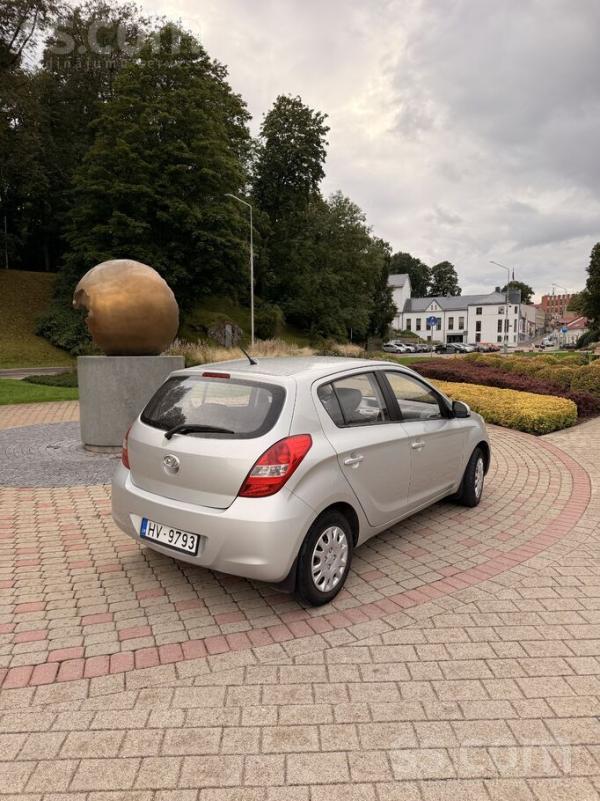 Pelēks Hyundai i20 2012 Talsi, ar dzinēja tilpumu 1.40 L un nobraukumu 225 tūkst. km par 1700 €, foto 4 vietnē AUTOMOTO.COM.LV