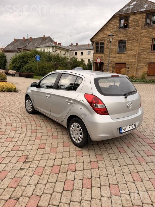 Pelēks Hyundai i20 2012 Talsi, ar dzinēja tilpumu 1.40 L un nobraukumu 225 tūkst. km par 1700 €, foto 5 vietnē AUTOMOTO.COM.LV