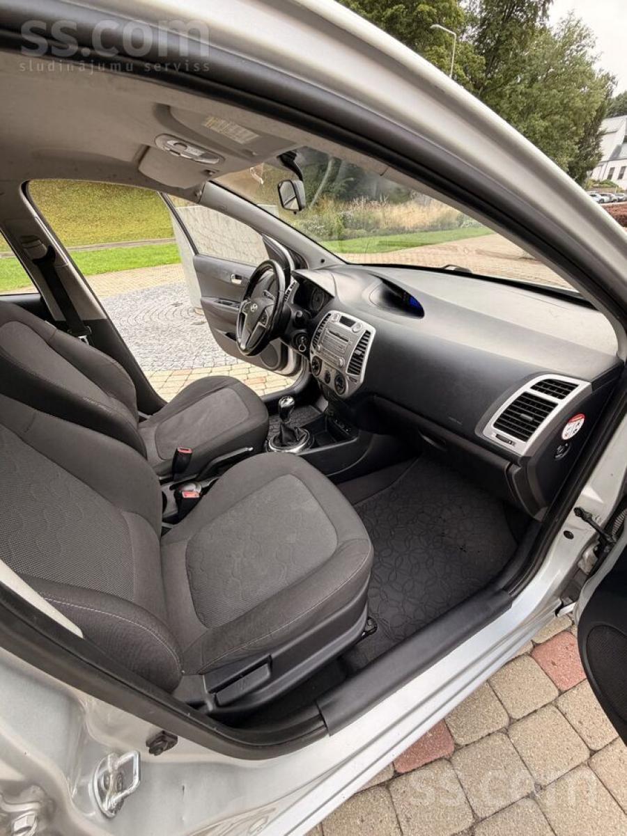 Pelēks Hyundai i20 2012 Talsi, ar dzinēja tilpumu 1.40 L un nobraukumu 225 tūkst. km par 1700 €, foto 12 vietnē AUTOMOTO.COM.LV