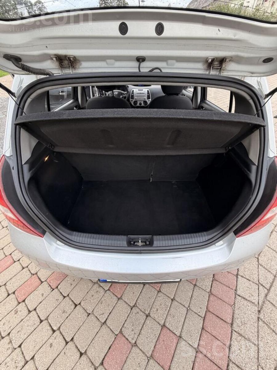 Pelēks Hyundai i20 2012 Talsi, ar dzinēja tilpumu 1.40 L un nobraukumu 225 tūkst. km par 1700 €, foto 14 vietnē AUTOMOTO.COM.LV
