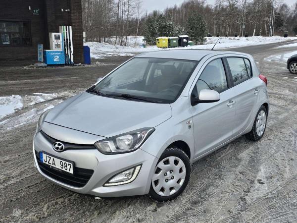 Grey Hyundai i20 2013 in Siauliai, with an engine capacity of 1.20 L and mileage of 300 thousand km for 2250 €, photo 1 on AUTOMOTO.COM.LV