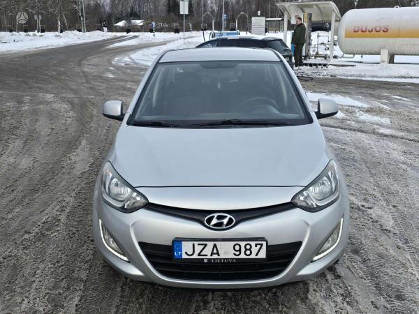Grey Hyundai i20 2013 in Siauliai, with an engine capacity of 1.20 L and mileage of 300 thousand km for 2250 €, photo 2 on AUTOMOTO.COM.LV