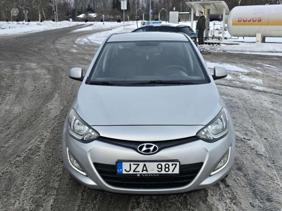 Pelēks Hyundai i20 2013 Šauļi, ar dzinēja tilpumu 1.20 L un nobraukumu 300 tūkst. km par 2250 €, foto 2 vietnē AUTOMOTO.COM.LV