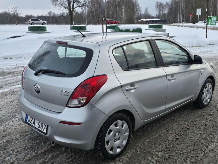 Pelēks Hyundai i20 2013 Šauļi, ar dzinēja tilpumu 1.20 L un nobraukumu 300 tūkst. km par 2250 €, foto 4 vietnē AUTOMOTO.COM.LV