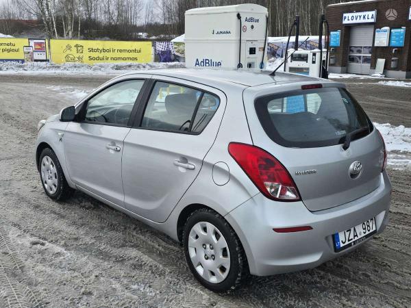 Grey Hyundai i20 2013 in Siauliai, with an engine capacity of 1.20 L and mileage of 300 thousand km for 2250 €, photo 6 on AUTOMOTO.COM.LV
