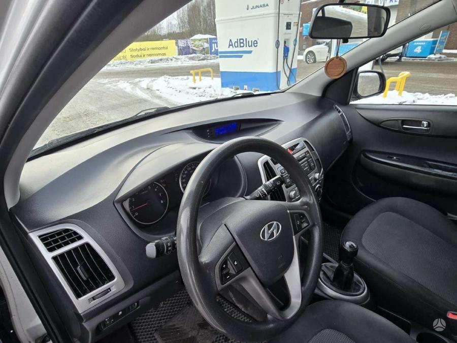 Pelēks Hyundai i20 2013 Šauļi, ar dzinēja tilpumu 1.20 L un nobraukumu 300 tūkst. km par 2250 €, foto 13 vietnē AUTOMOTO.COM.LV
