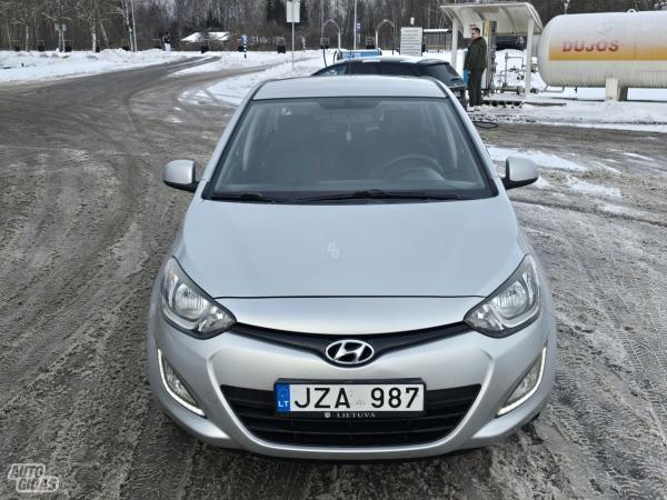Grey Hyundai i20 2013 in Siauliai, with an engine capacity of 1.20 L and mileage of 300 thousand km for 2250 €, photo 2 on AUTOMOTO.COM.LV