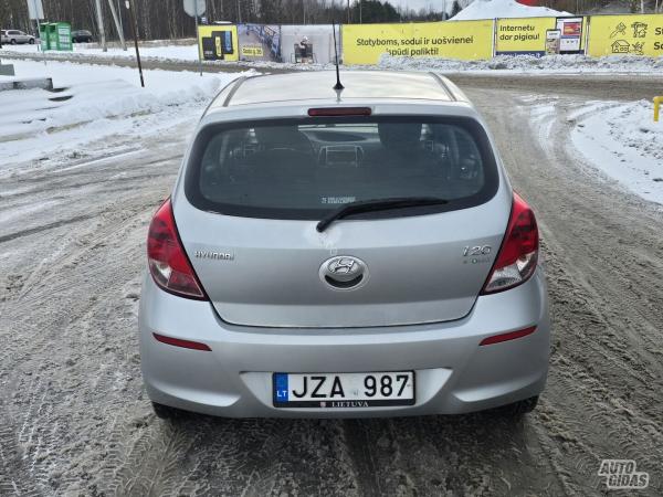 Grey Hyundai i20 2013 in Siauliai, with an engine capacity of 1.20 L and mileage of 300 thousand km for 2250 €, photo 5 on AUTOMOTO.COM.LV