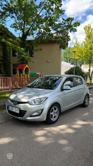 Grey Hyundai i20 2013 in Kaunas, with an engine capacity of 1.24 L and mileage of 261 thousand km for 3000 €, photo 3 on AUTOMOTO.COM.LV