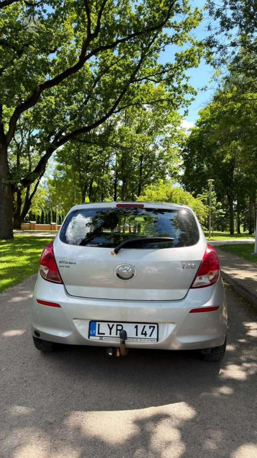 Grey Hyundai i20 2013 in Kaunas, with an engine capacity of 1.24 L and mileage of 261 thousand km for 3000 €, photo 4 on AUTOMOTO.COM.LV