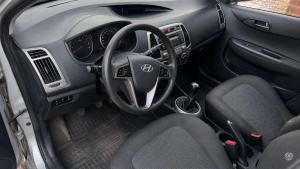 Grey Hyundai i20 2013 in Kaunas, with an engine capacity of 1.24 L and mileage of 261 thousand km for 3000 €, photo 5 on AUTOMOTO.COM.LV
