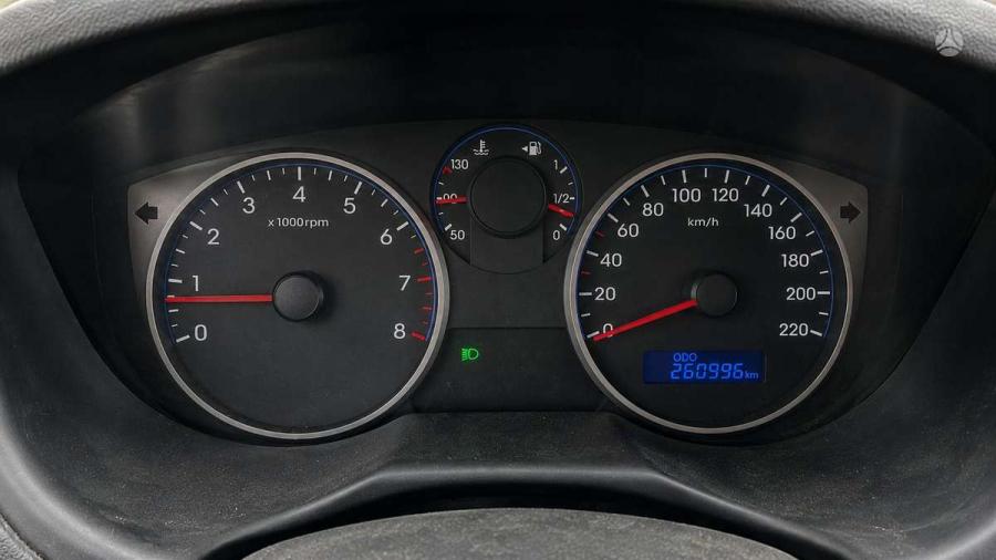 Grey Hyundai i20 2013 in Kaunas, with an engine capacity of 1.24 L and mileage of 261 thousand km for 3000 €, photo 6 on AUTOMOTO.COM.LV