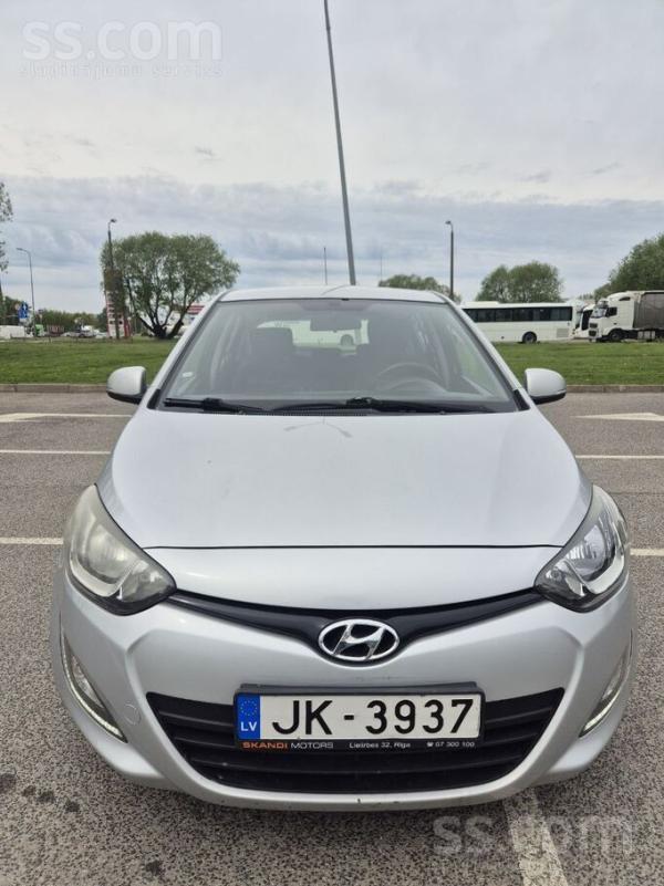 Grey Hyundai i20 2013 in Riga, with an engine capacity of 1.40 L and mileage of 165 thousand km for 4200 €, photo 2 on AUTOMOTO.COM.LV