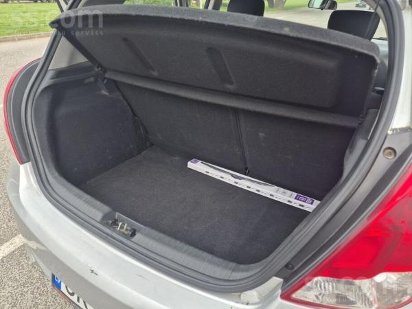 Grey Hyundai i20 2013 in Riga, with an engine capacity of 1.40 L and mileage of 165 thousand km for 4200 €, photo 6 on AUTOMOTO.COM.LV