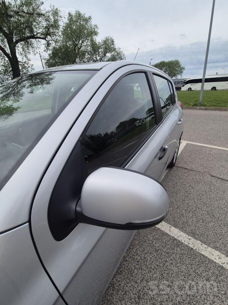 Pelēks Hyundai i20 2013 Rīga, ar dzinēja tilpumu 1.40 L un nobraukumu 165 tūkst. km par 4200 €, foto 8 vietnē AUTOMOTO.COM.LV