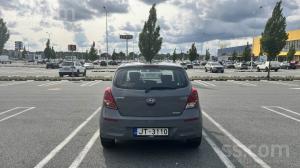 Grey Hyundai i20 2014 in Riga, with an engine capacity of 1.10 L and mileage of 278 thousand km for 3600 €, photo 3 on AUTOMOTO.COM.LV