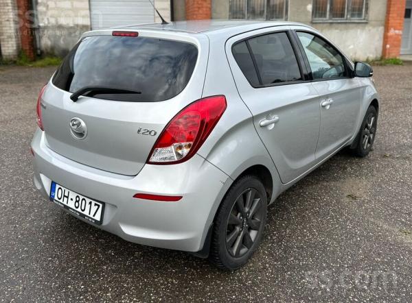 Grey Hyundai i20 2014 in Riga, with an engine capacity of 1.20 L and mileage of 152 thousand km for 3850 €, photo 3 on AUTOMOTO.COM.LV