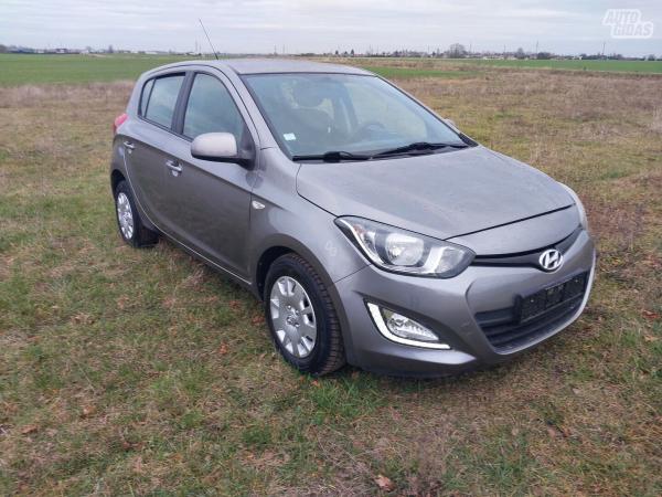 Grey Hyundai i20 2014 in Marijampole, with an engine capacity of 1.10 L and mileage of 195 thousand km for 1999 €, photo 4 on AUTOMOTO.COM.LV