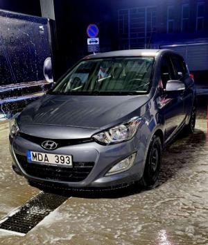 Pelēks Hyundai i20 2014 Kauņa, ar dzinēja tilpumu 1.40 L un nobraukumu 270 tūkst. km par 2900 €, foto  vietnē AUTOMOTO.COM.LV