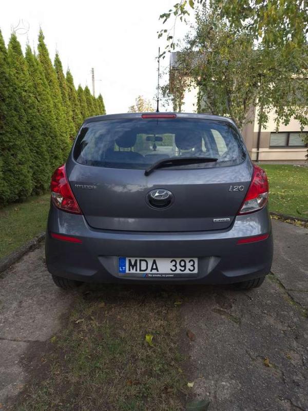 Grey Hyundai i20 2014 in Kaunas, with an engine capacity of 1.40 L and mileage of 270 thousand km for 2900 €, photo 2 on AUTOMOTO.COM.LV