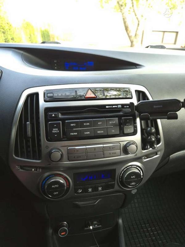 Grey Hyundai i20 2014 in Kaunas, with an engine capacity of 1.40 L and mileage of 270 thousand km for 2900 €, photo 9 on AUTOMOTO.COM.LV
