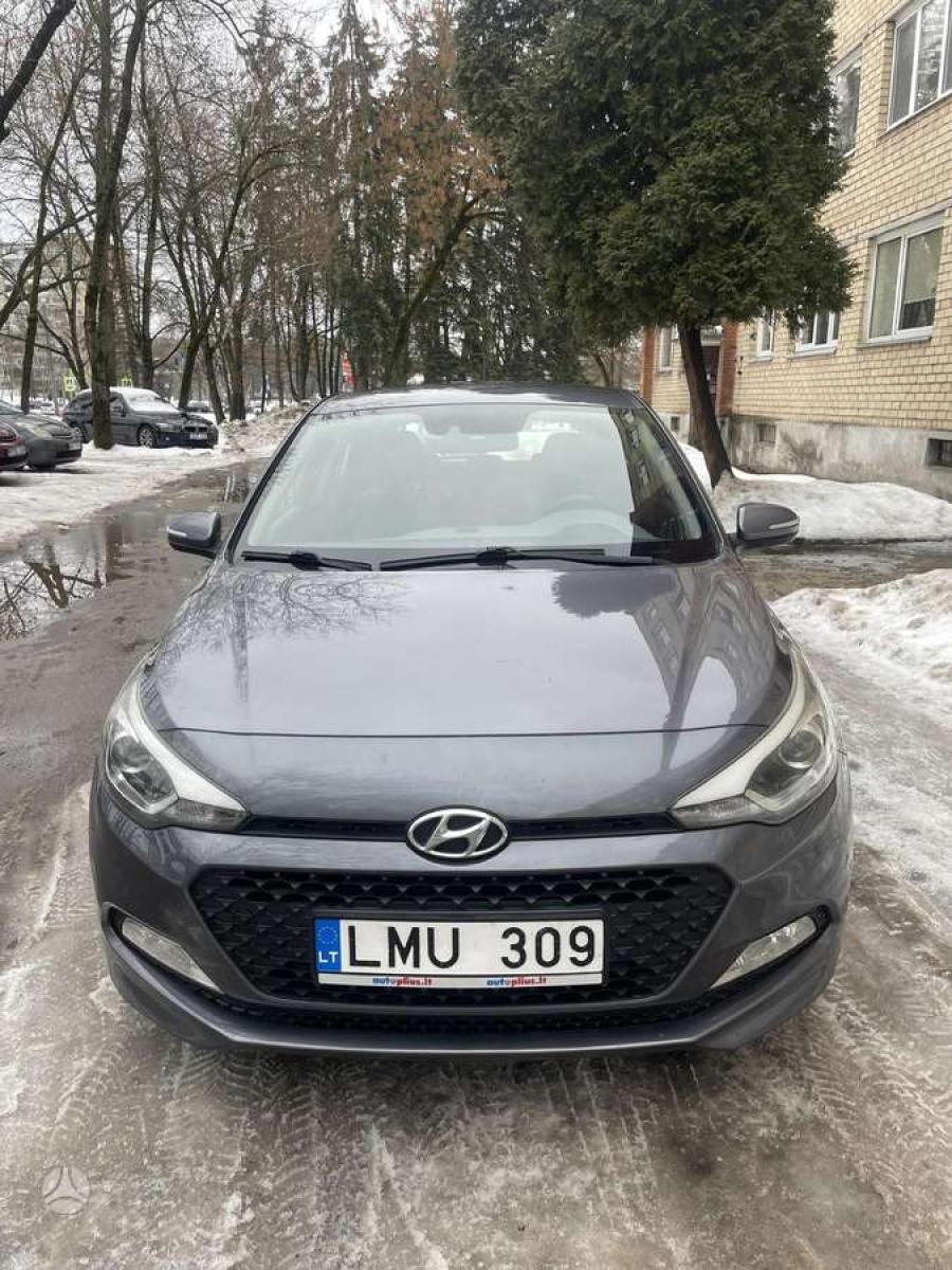 Grey Hyundai i20 2015 in Kaunas, with an engine capacity of 1.12 L and mileage of 142 thousand km for 5000 €, photo 1 on AUTOMOTO.COM.LV
