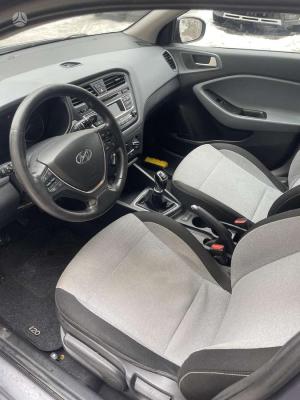 Grey Hyundai i20 2015 in Kaunas, with an engine capacity of 1.12 L and mileage of 142 thousand km for 5000 €, photo 10 on AUTOMOTO.COM.LV