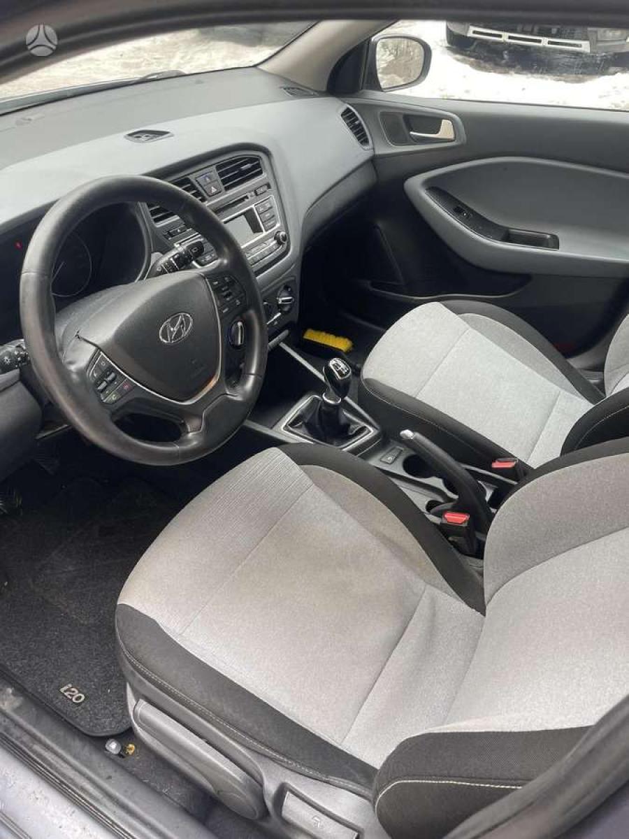 Grey Hyundai i20 2015 in Kaunas, with an engine capacity of 1.12 L and mileage of 142 thousand km for 5000 €, photo 10 on AUTOMOTO.COM.LV