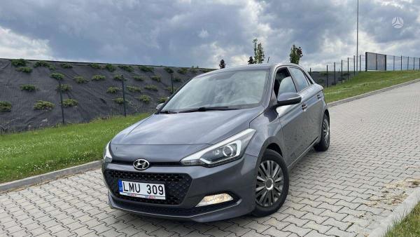 Grey Hyundai i20 2015 in Kaunas, with an engine capacity of 1.12 L and mileage of 142 thousand km for 4595 €, photo 2 on AUTOMOTO.COM.LV