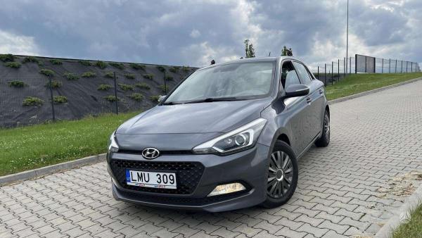 Grey Hyundai i20 2015 in Kaunas, with an engine capacity of 1.12 L and mileage of 142 thousand km for 4595 €, photo 3 on AUTOMOTO.COM.LV