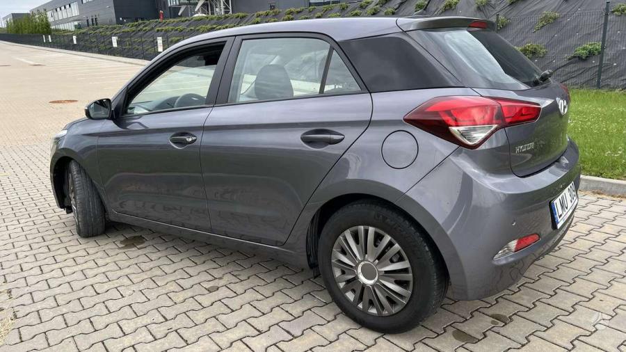 Grey Hyundai i20 2015 in Kaunas, with an engine capacity of 1.12 L and mileage of 142 thousand km for 4595 €, photo 5 on AUTOMOTO.COM.LV