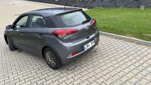 Grey Hyundai i20 2015 in Kaunas, with an engine capacity of 1.12 L and mileage of 142 thousand km for 4595 €, photo 5 on AUTOMOTO.COM.LV