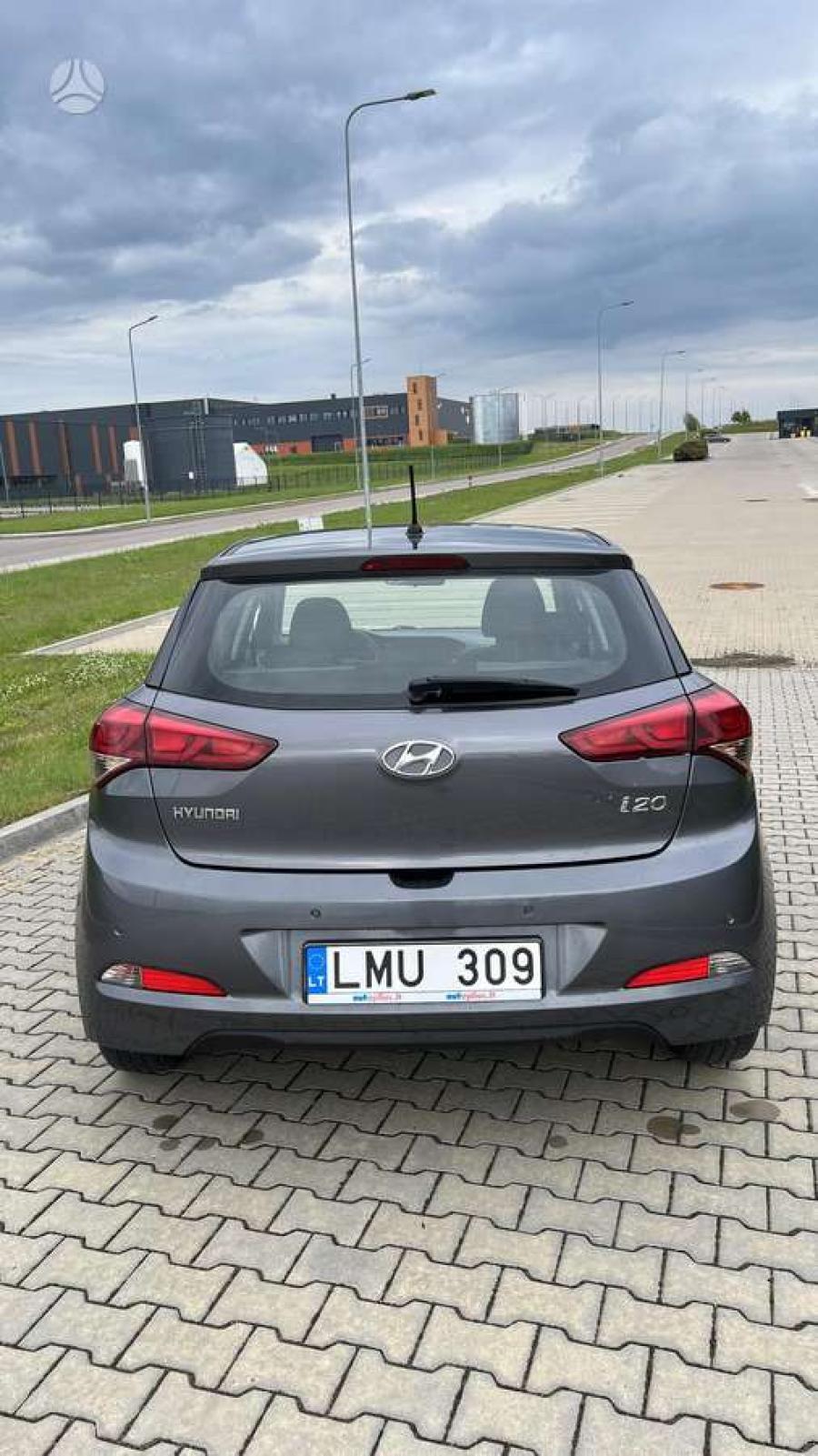 Grey Hyundai i20 2015 in Kaunas, with an engine capacity of 1.12 L and mileage of 142 thousand km for 4595 €, photo 7 on AUTOMOTO.COM.LV