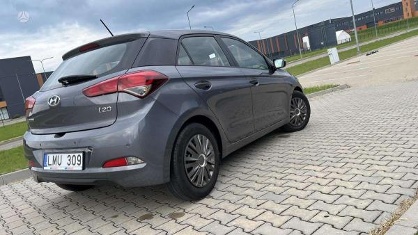 Grey Hyundai i20 2015 in Kaunas, with an engine capacity of 1.12 L and mileage of 142 thousand km for 4595 €, photo 8 on AUTOMOTO.COM.LV