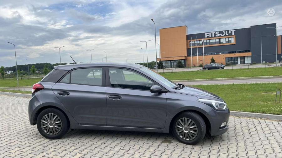 Grey Hyundai i20 2015 in Kaunas, with an engine capacity of 1.12 L and mileage of 142 thousand km for 4595 €, photo 10 on AUTOMOTO.COM.LV