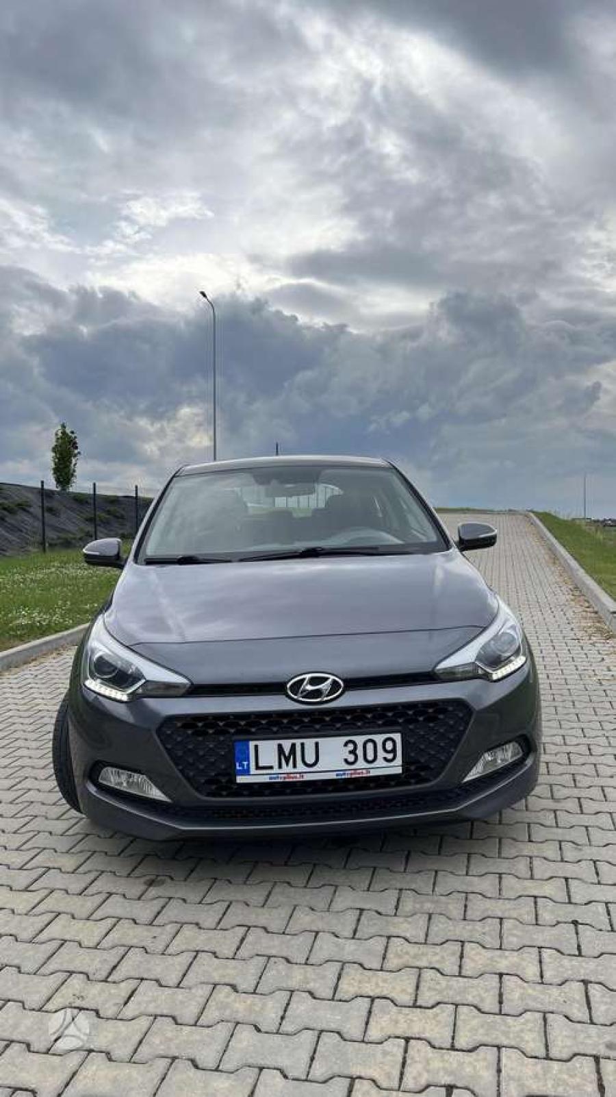 Grey Hyundai i20 2015 in Kaunas, with an engine capacity of 1.12 L and mileage of 142 thousand km for 4595 €, photo 13 on AUTOMOTO.COM.LV
