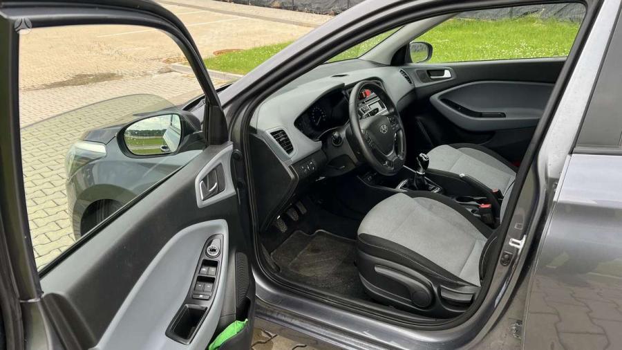 Grey Hyundai i20 2015 in Kaunas, with an engine capacity of 1.12 L and mileage of 142 thousand km for 4595 €, photo 19 on AUTOMOTO.COM.LV