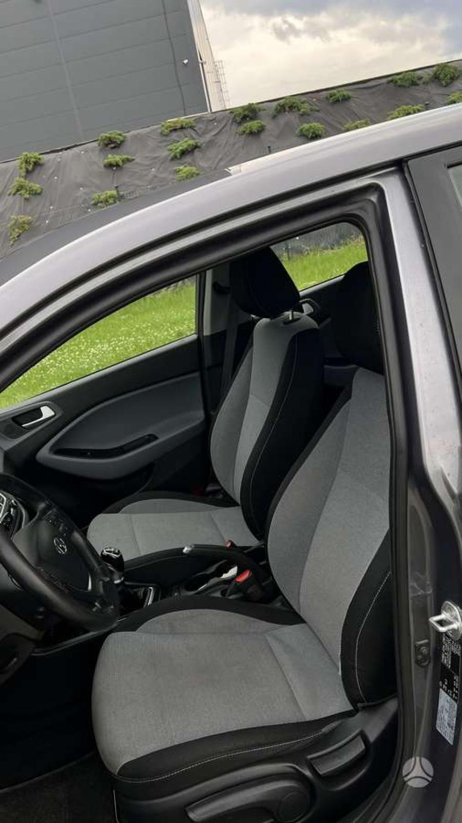 Grey Hyundai i20 2015 in Kaunas, with an engine capacity of 1.12 L and mileage of 142 thousand km for 4595 €, photo 20 on AUTOMOTO.COM.LV