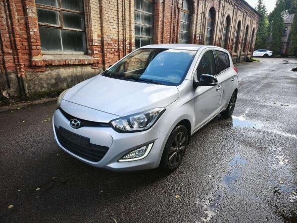 Grey Hyundai i20 2015 in Kaunas, with an engine capacity of 1.25 L and mileage of 178 thousand km for 2990 €, photo 1 on AUTOMOTO.COM.LV