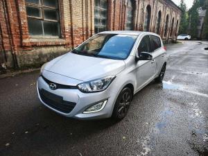 Grey Hyundai i20 2015 in Kaunas, with an engine capacity of 1.25 L and mileage of 178 thousand km for 2990 €, photo  on AUTOMOTO.COM.LV