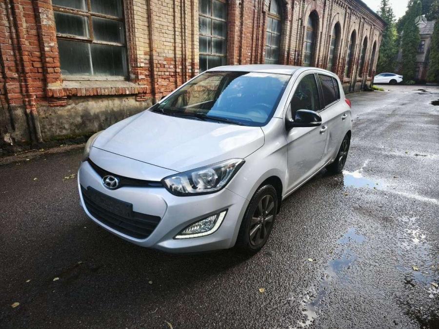 Grey Hyundai i20 2015 in Kaunas, with an engine capacity of 1.25 L and mileage of 178 thousand km for 2990 €, photo 1 on AUTOMOTO.COM.LV