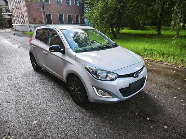 Grey Hyundai i20 2015 in Kaunas, with an engine capacity of 1.25 L and mileage of 178 thousand km for 2990 €, photo 2 on AUTOMOTO.COM.LV