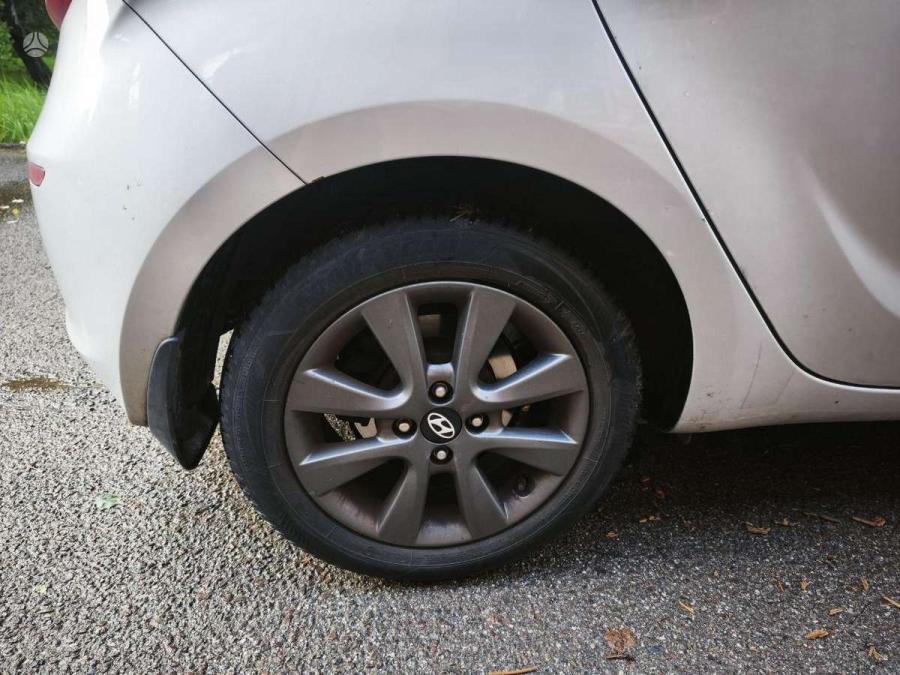 Grey Hyundai i20 2015 in Kaunas, with an engine capacity of 1.25 L and mileage of 178 thousand km for 2990 €, photo 7 on AUTOMOTO.COM.LV