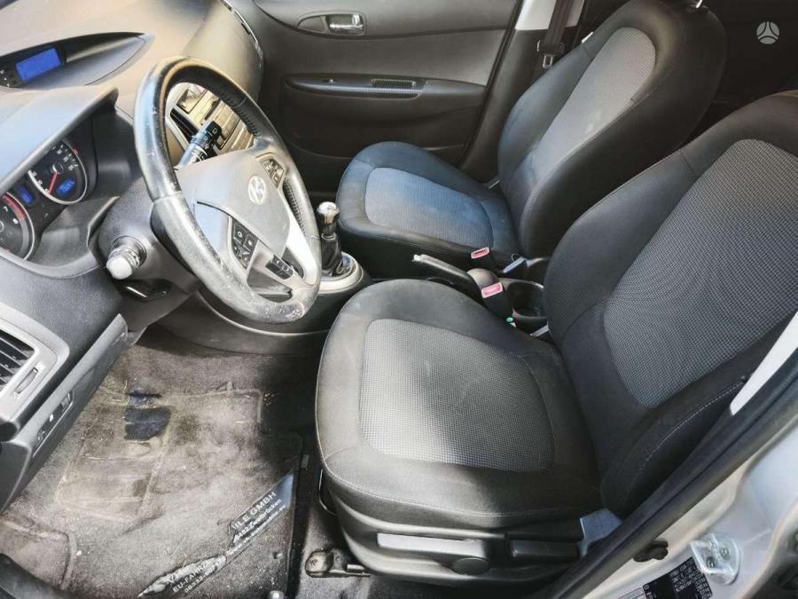 Grey Hyundai i20 2015 in Kaunas, with an engine capacity of 1.25 L and mileage of 178 thousand km for 2990 €, photo 9 on AUTOMOTO.COM.LV